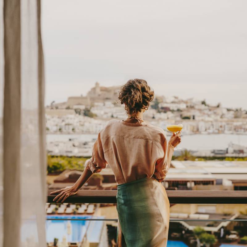 Luxury Lifestyle Magazine for High-end Fashion, Travel, Gourmet and ...